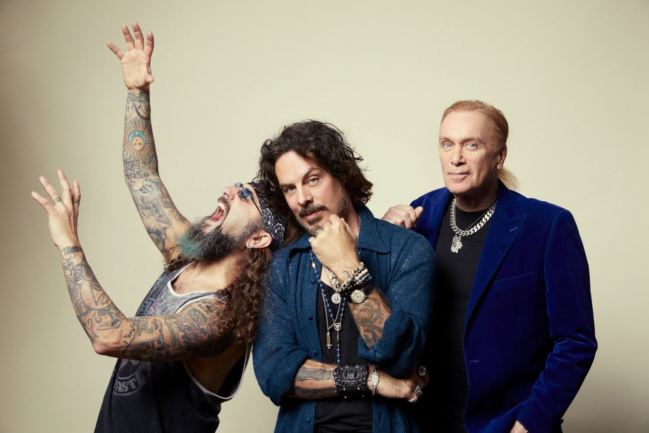 BILLY SHEEHAN TALKS THE WINERY DOGS, DAVID LEE ROTH & CATS - IMM