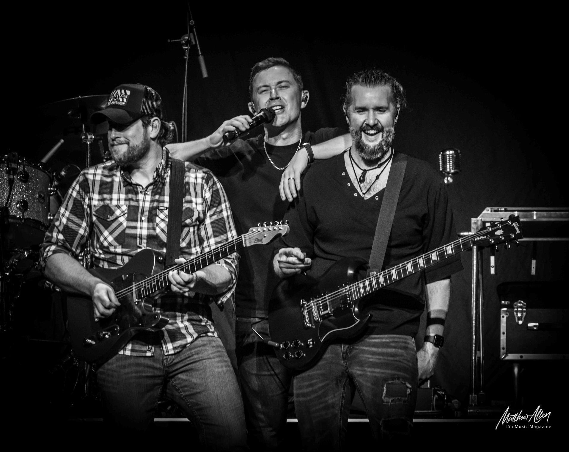 Scotty McCreery Warms Up The Stage With Heart And Hits For Kane Brown - IMM